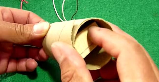 Cómo hacer una linterna con un tubo de cartón - Techlosofy.com